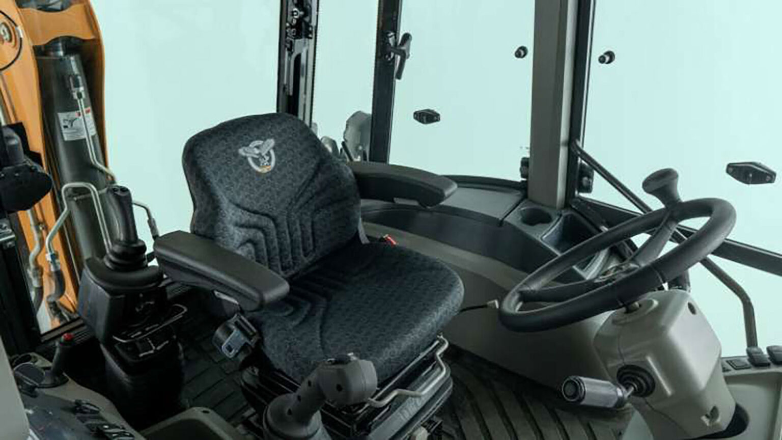 CASE 580SV Construction King™ Side Shift Backhoe Loader - McCann Industries